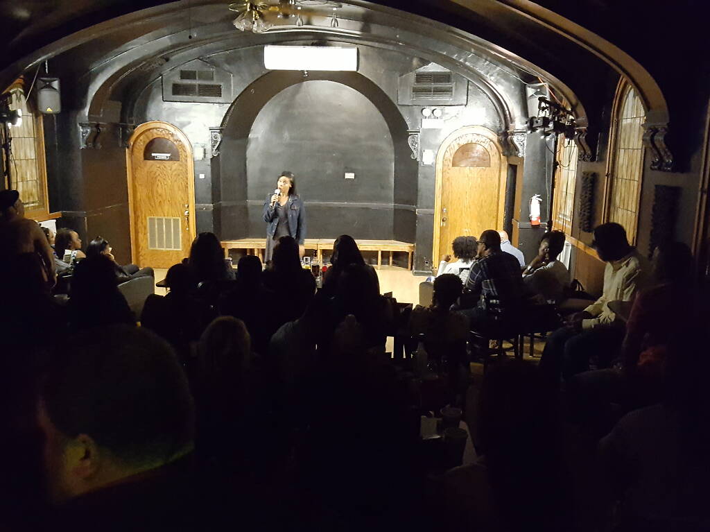 16 Best Comedy Clubs in Chicago For a Good Laugh