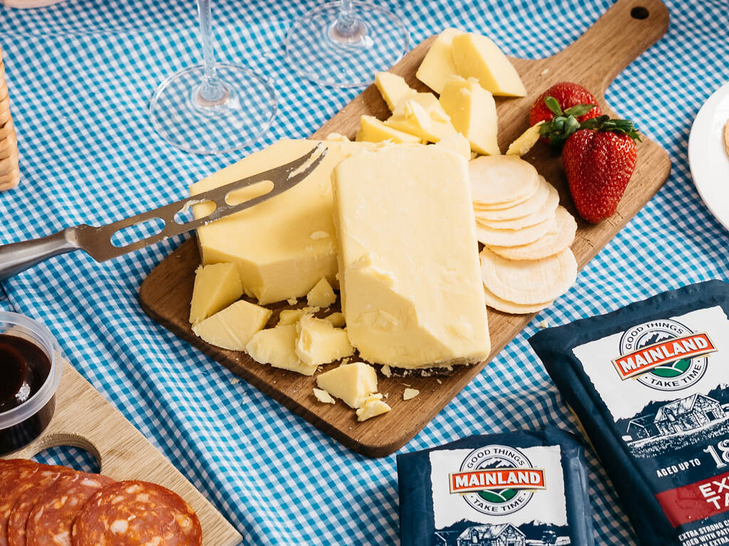 How to pack the perfect picnic with Mainland Cheese