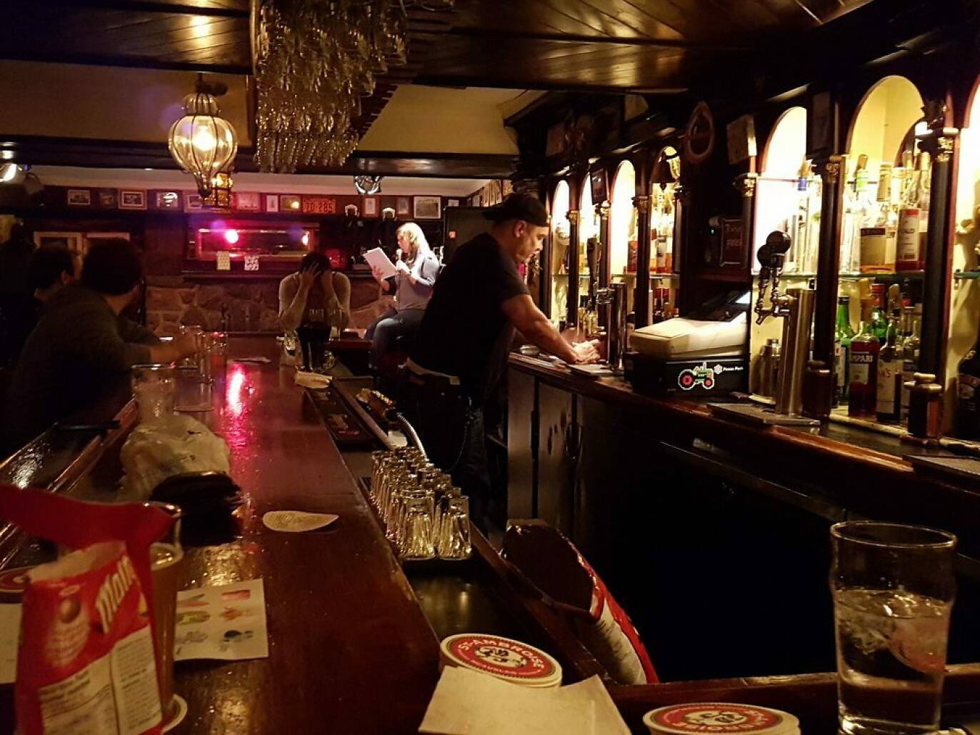 Les meilleurs 31 pubs de Montréal pour vous rincer le bec