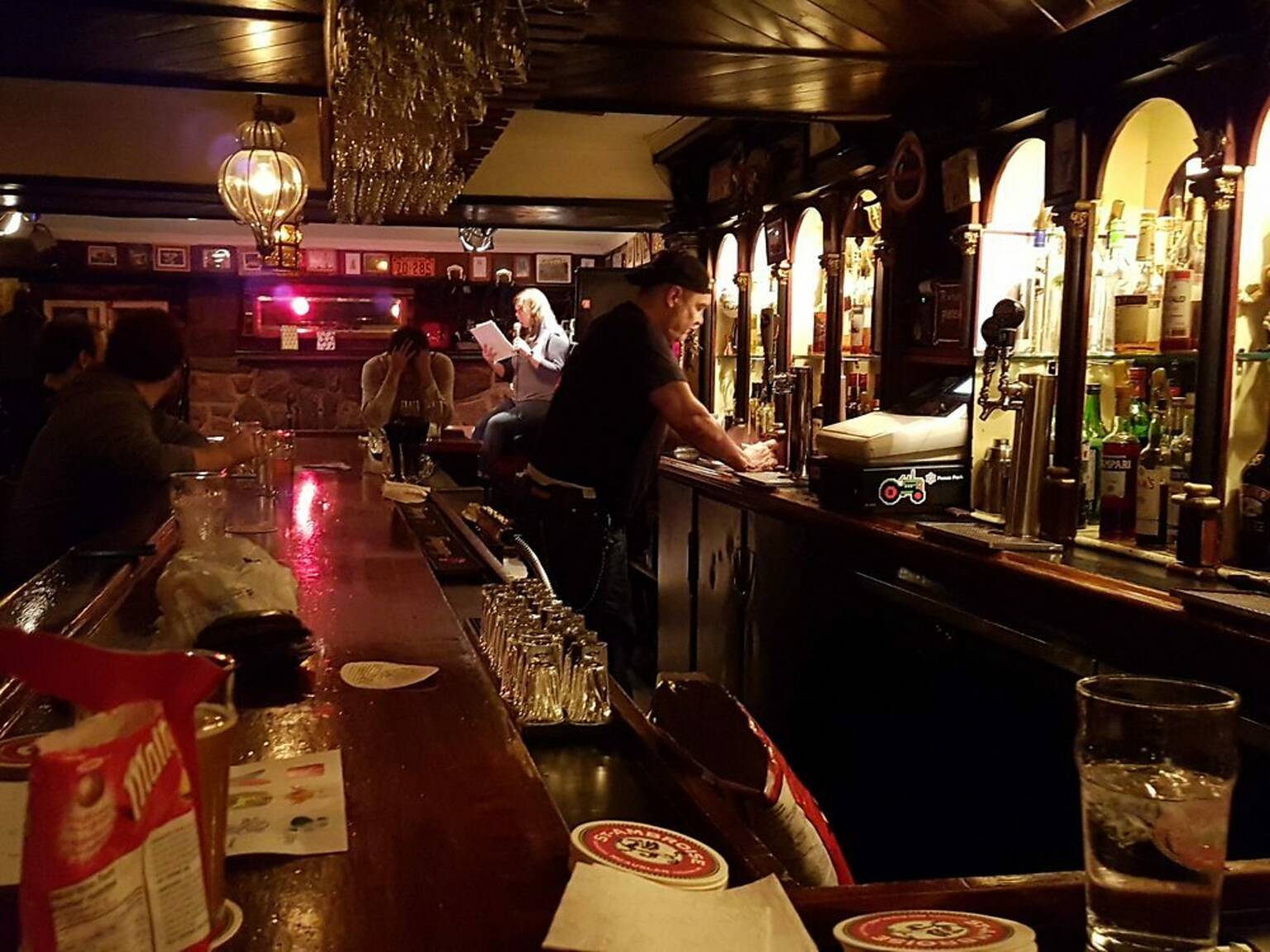 Les meilleurs 31 pubs de Montréal pour vous rincer le bec