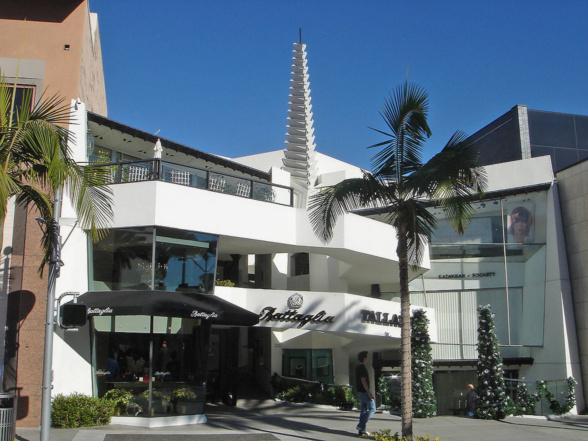 Rodeo Drive Stores and Attractions to Visit Right Now