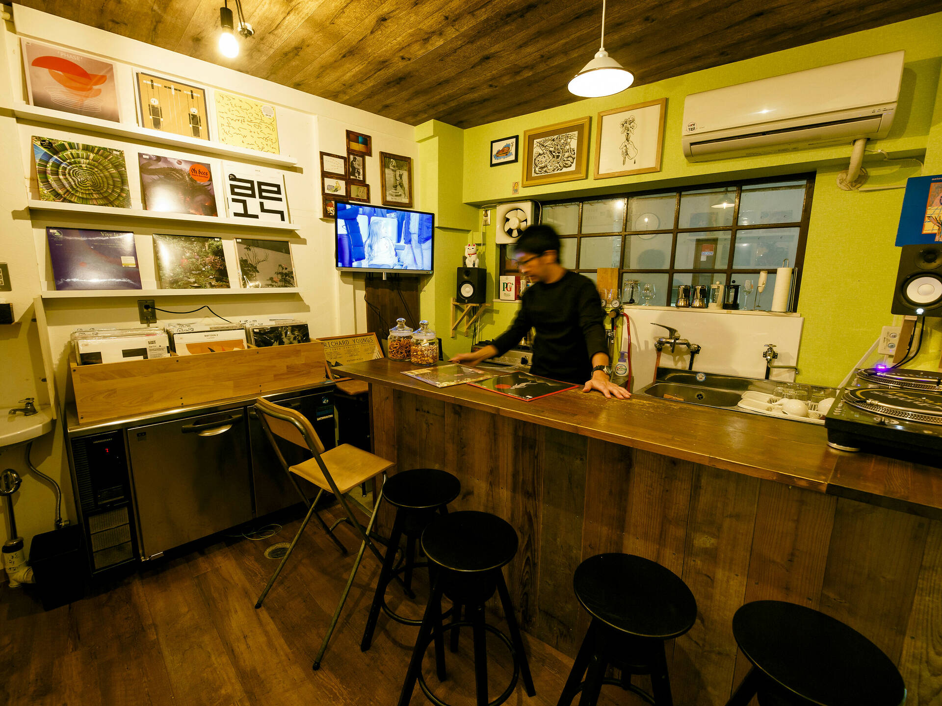 Best record stores with bars in Tokyo | Time Out Tokyo