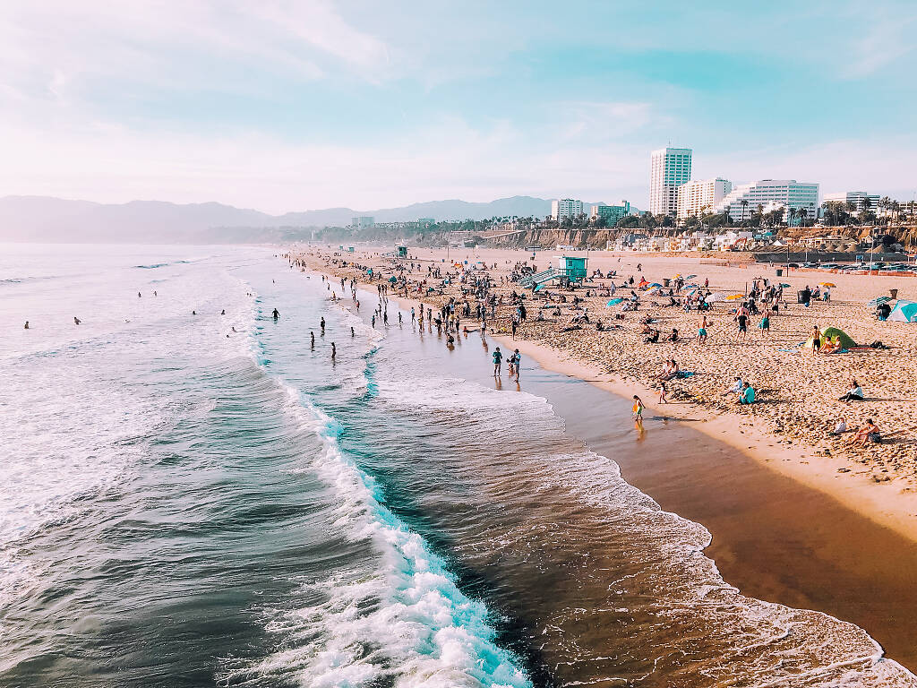 11 Best Beaches in Los Angeles to Surf, Swim & Play All Year Round