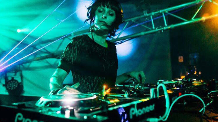 Alienata + Troya Modet