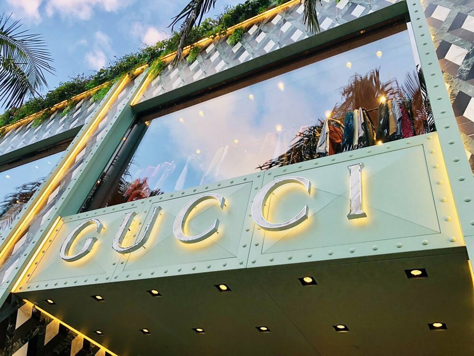 Rodeo Drive Stores and Attractions to Visit Right Now