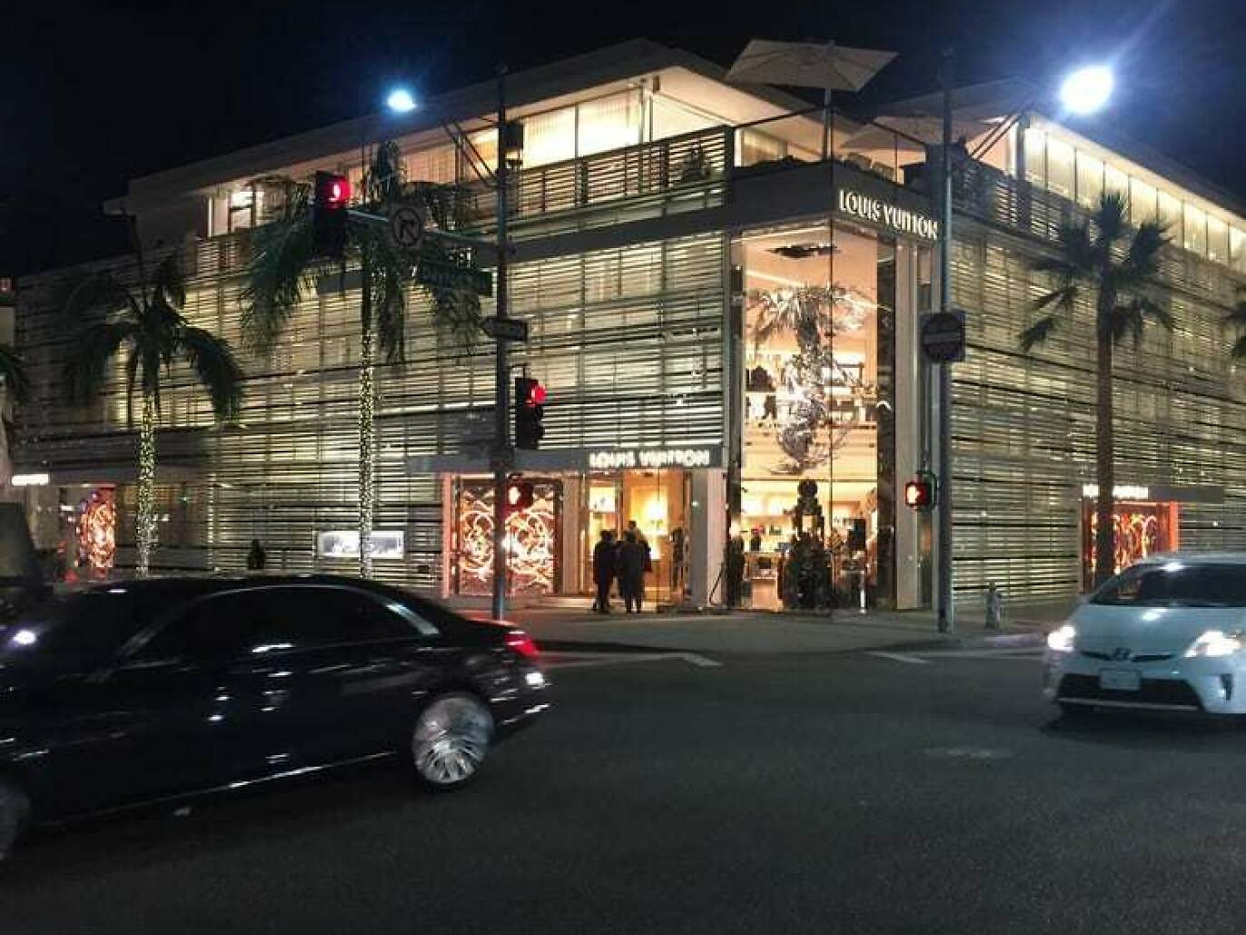 Rodeo Drive Stores and Attractions to Visit Right Now