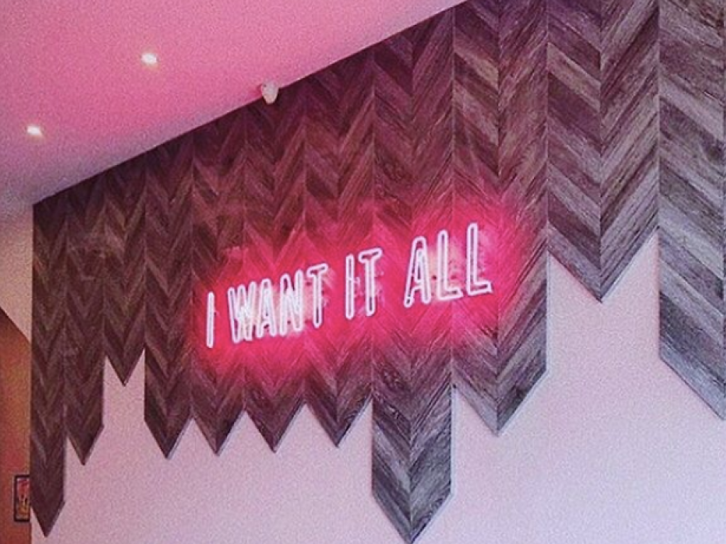 13 Restaurants And Cafés In Singapore with Instagrammable Neon Signs