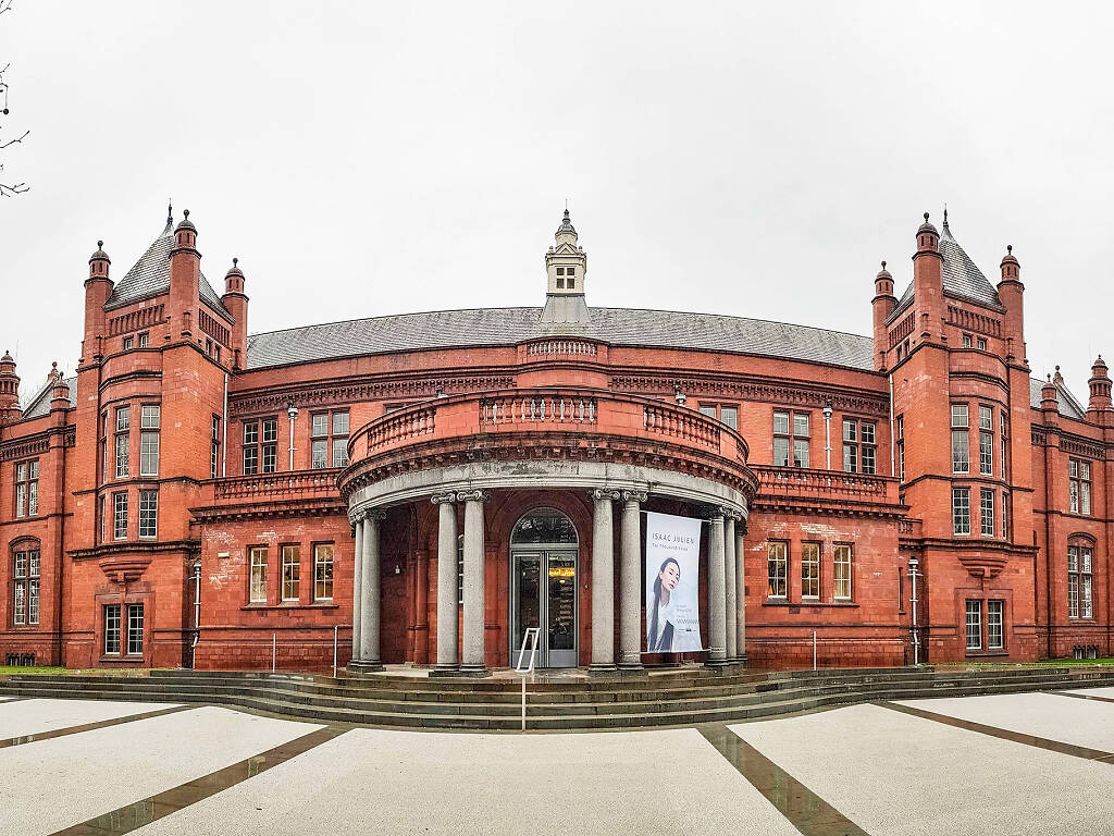 13 Absolute Best Art Galleries in Manchester To Visit
