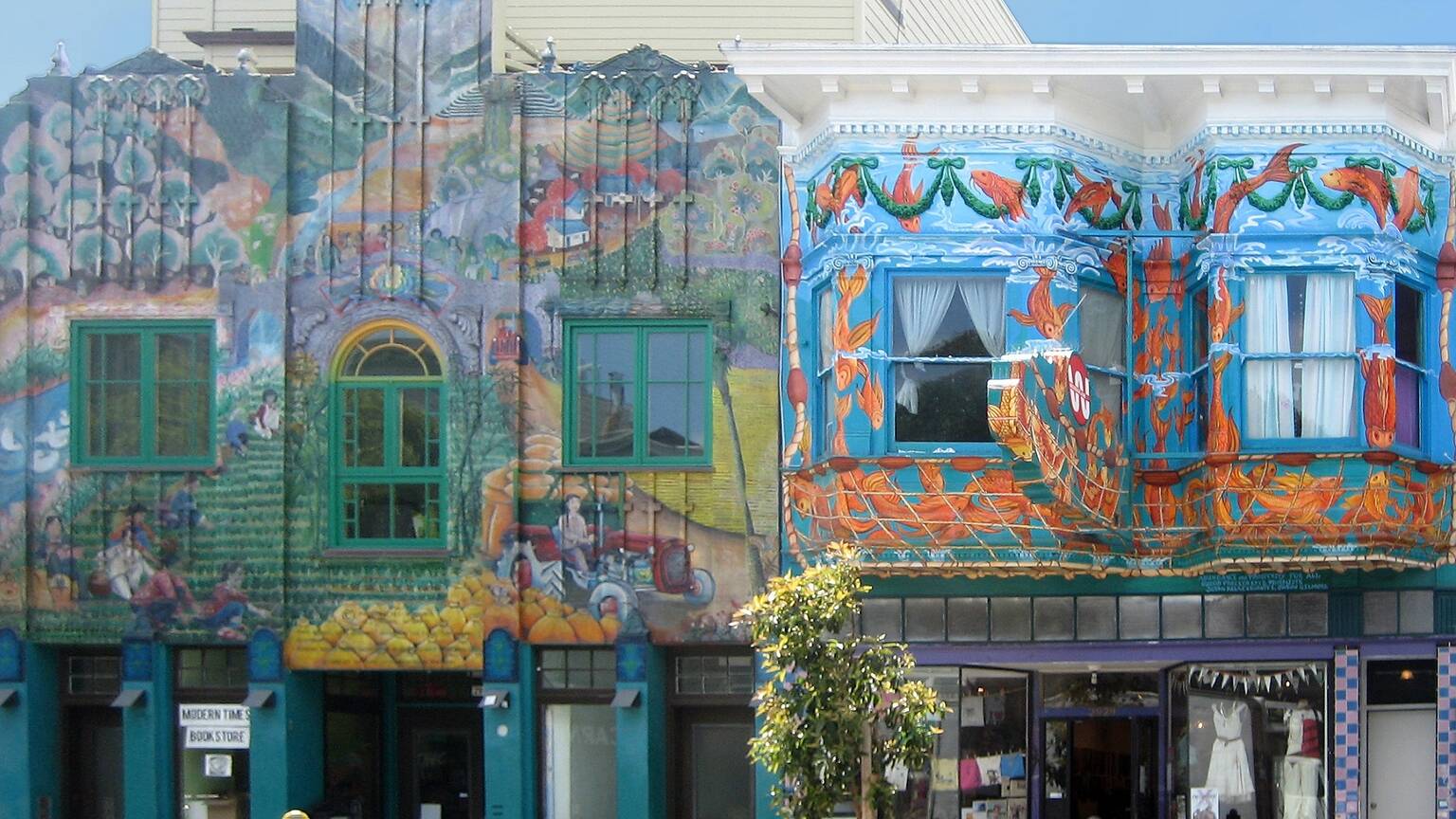 10 Best Mission Murals to See Spectacular Works of Art