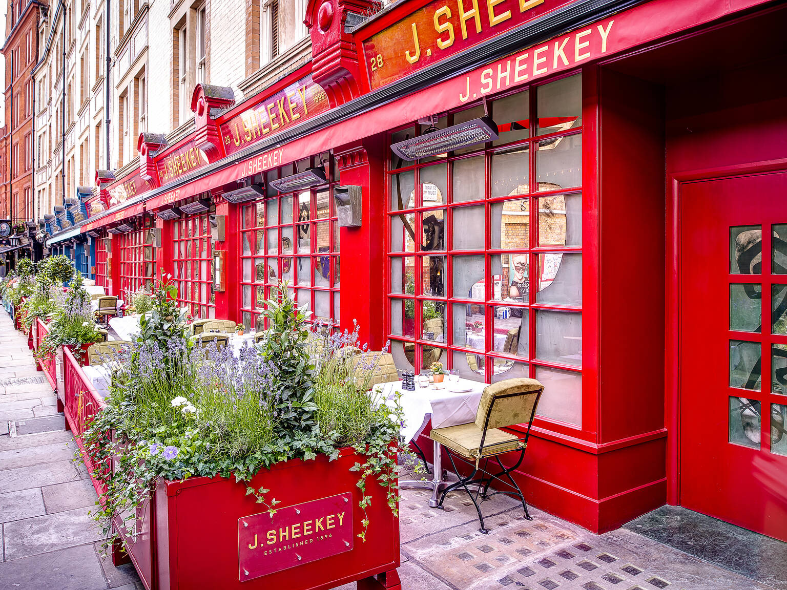 22 Best Seafood Restaurants in London For Fabulous Fish