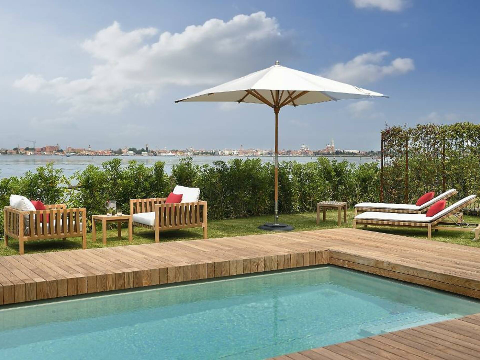9 Best Beaches in Venice According To A Local