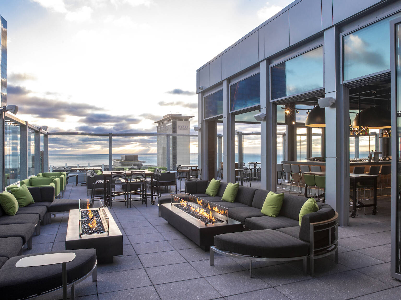 31 Restaurants With Amazing Views of the Chicago Skyline and Lake Michigan