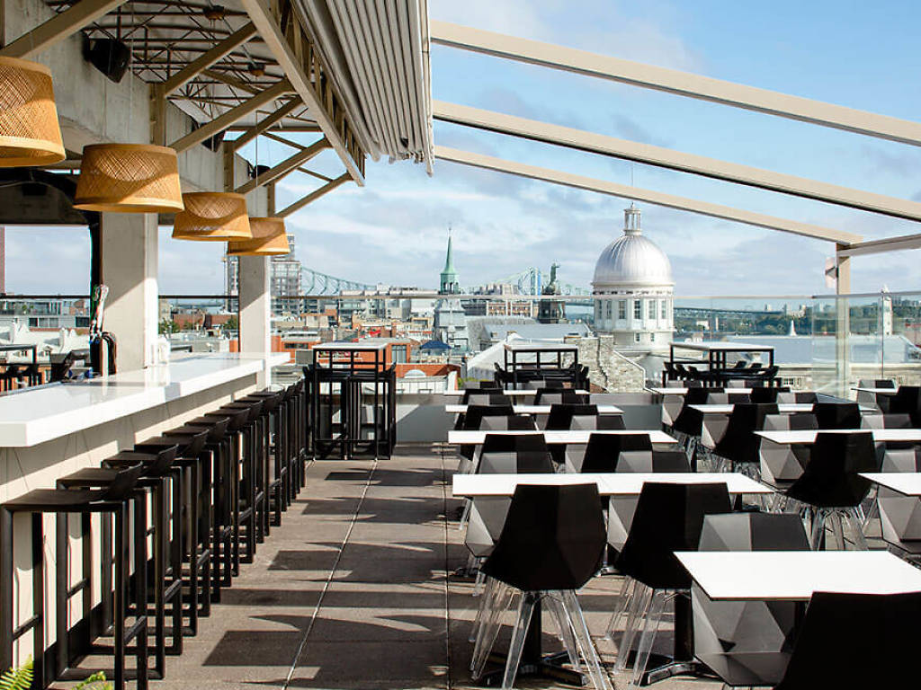 20 Best Rooftop Bars in the World For Drinks With Stunning Views For 2025