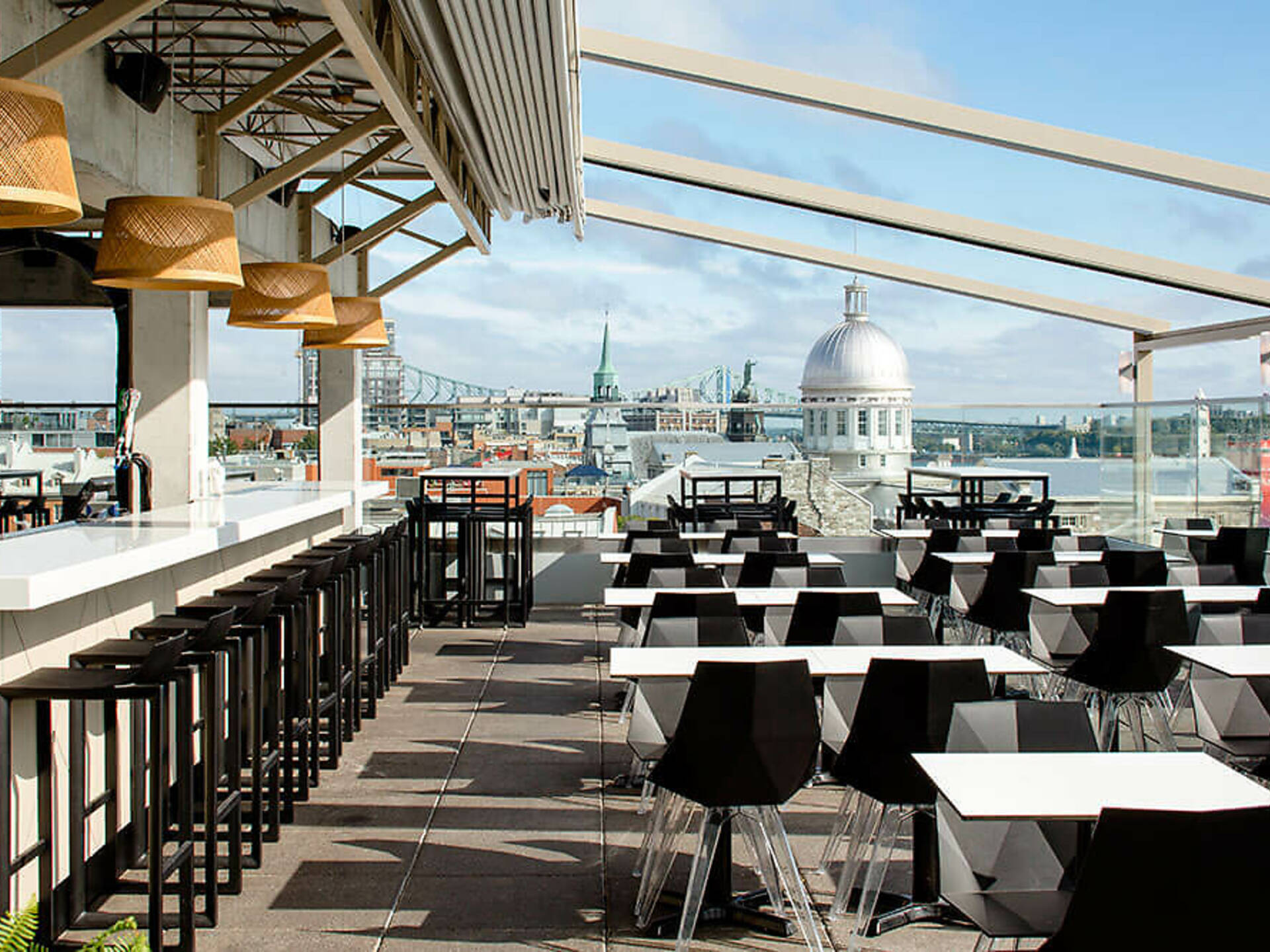 20 Best Rooftop Bars in the World For Drinks With Stunning Views For 2025