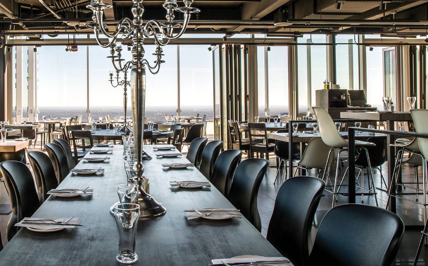 23 Best Rooftop Bars in Montreal To Check Out For Booze with Views