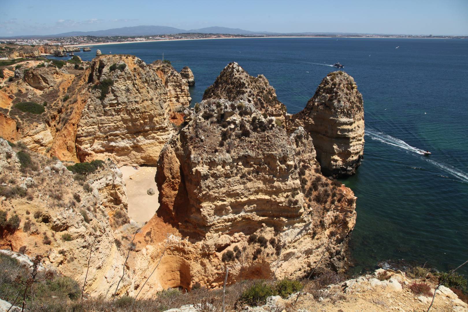 Praias naturistas em Portugal para mergulhar durante o ano inteiro