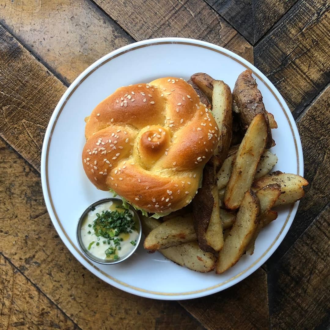 Les 24 meilleurs burgers à montréal à dévorer