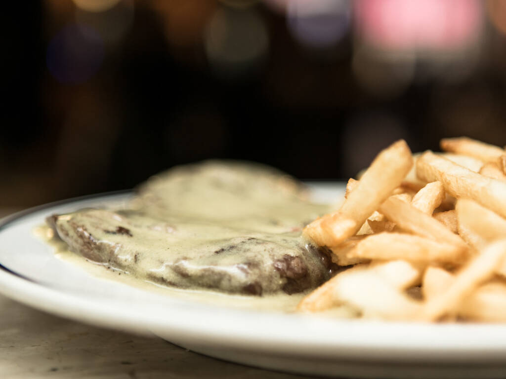 22 Best Downtown Montreal Restaurants That Rule the City Core