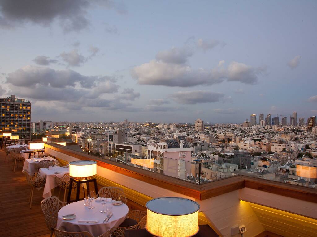 Rooftop bars in Tel Aviv with cocktails and a view