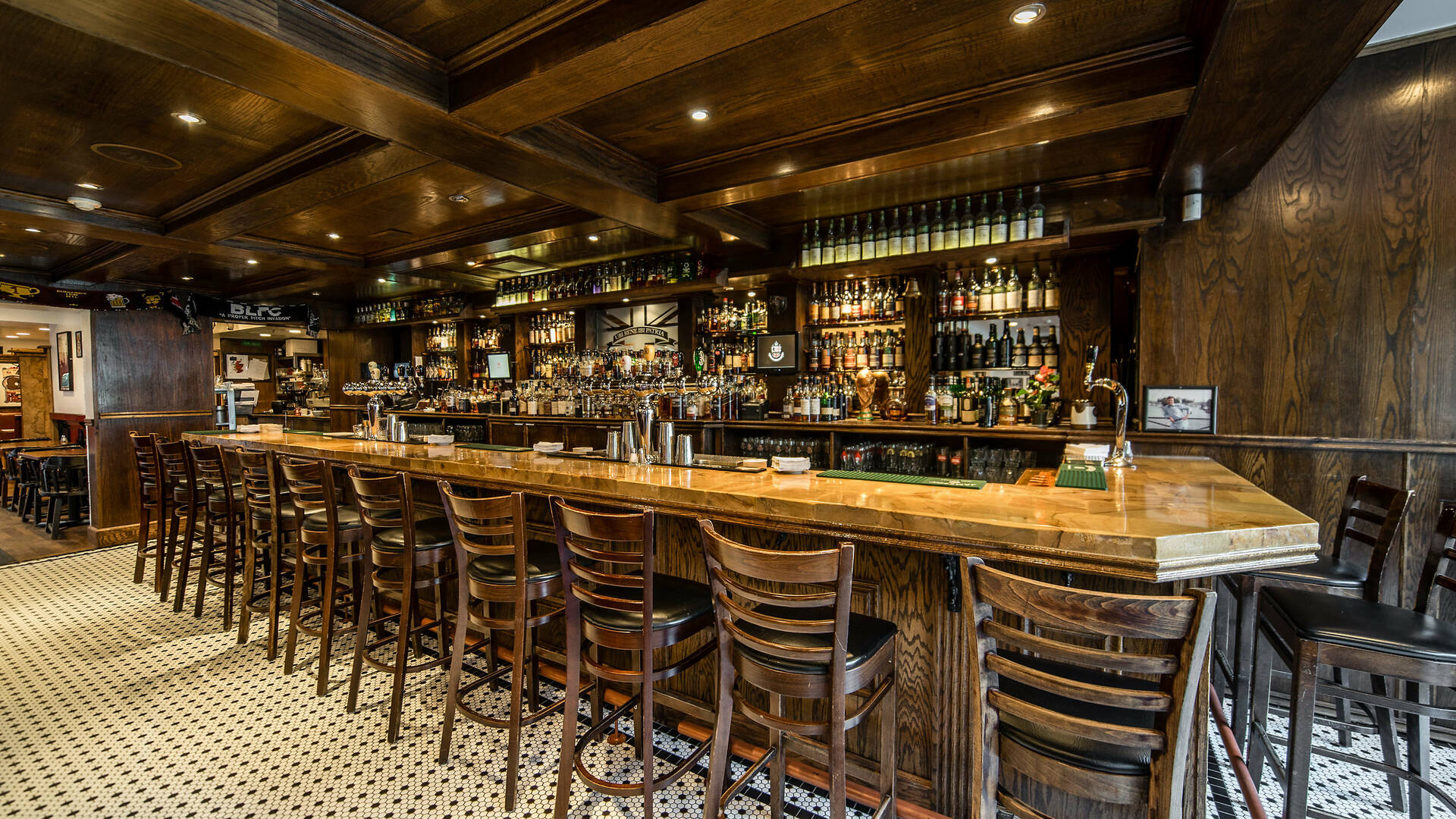 Les meilleurs 31 pubs de Montréal pour vous rincer le bec