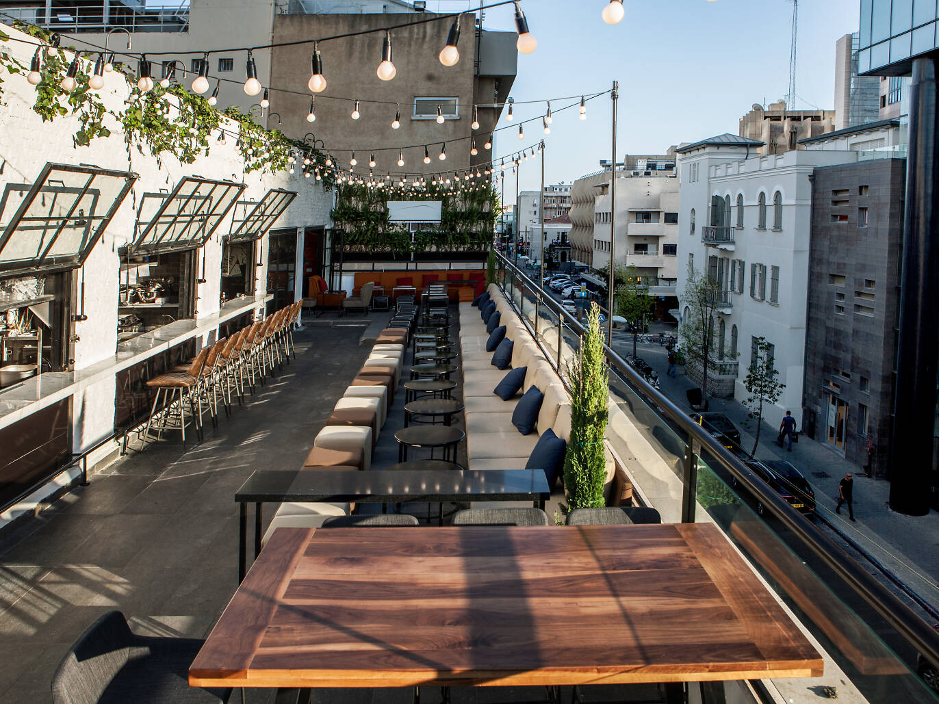 Rooftop bars in Tel Aviv with cocktails and a view