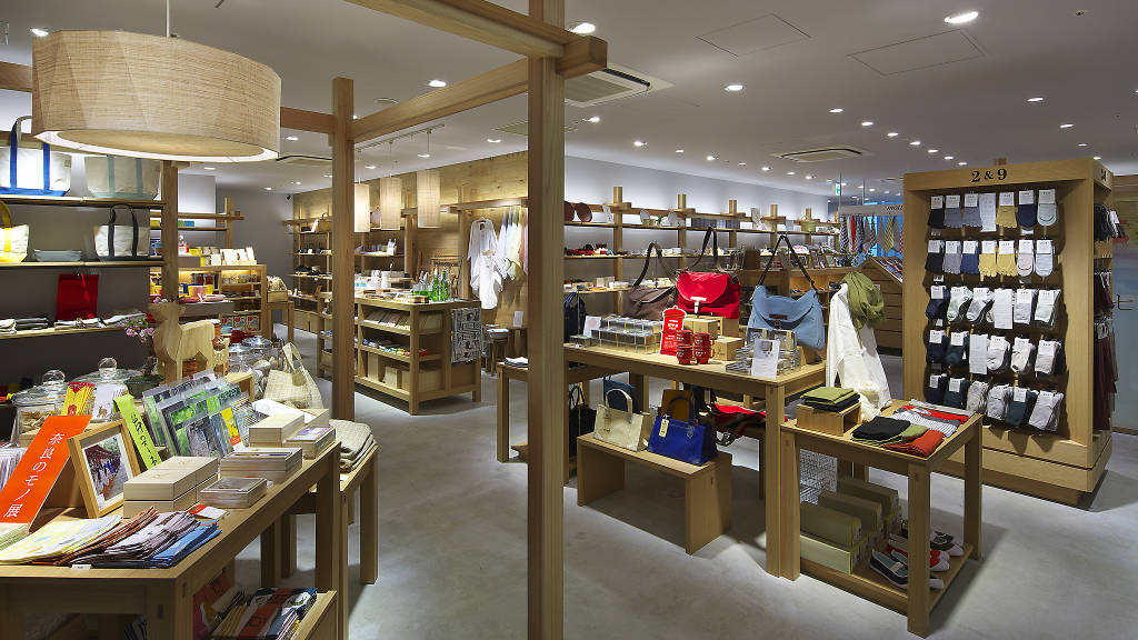 Where to shop for regional Japanese souvenirs and crafts in Tokyo