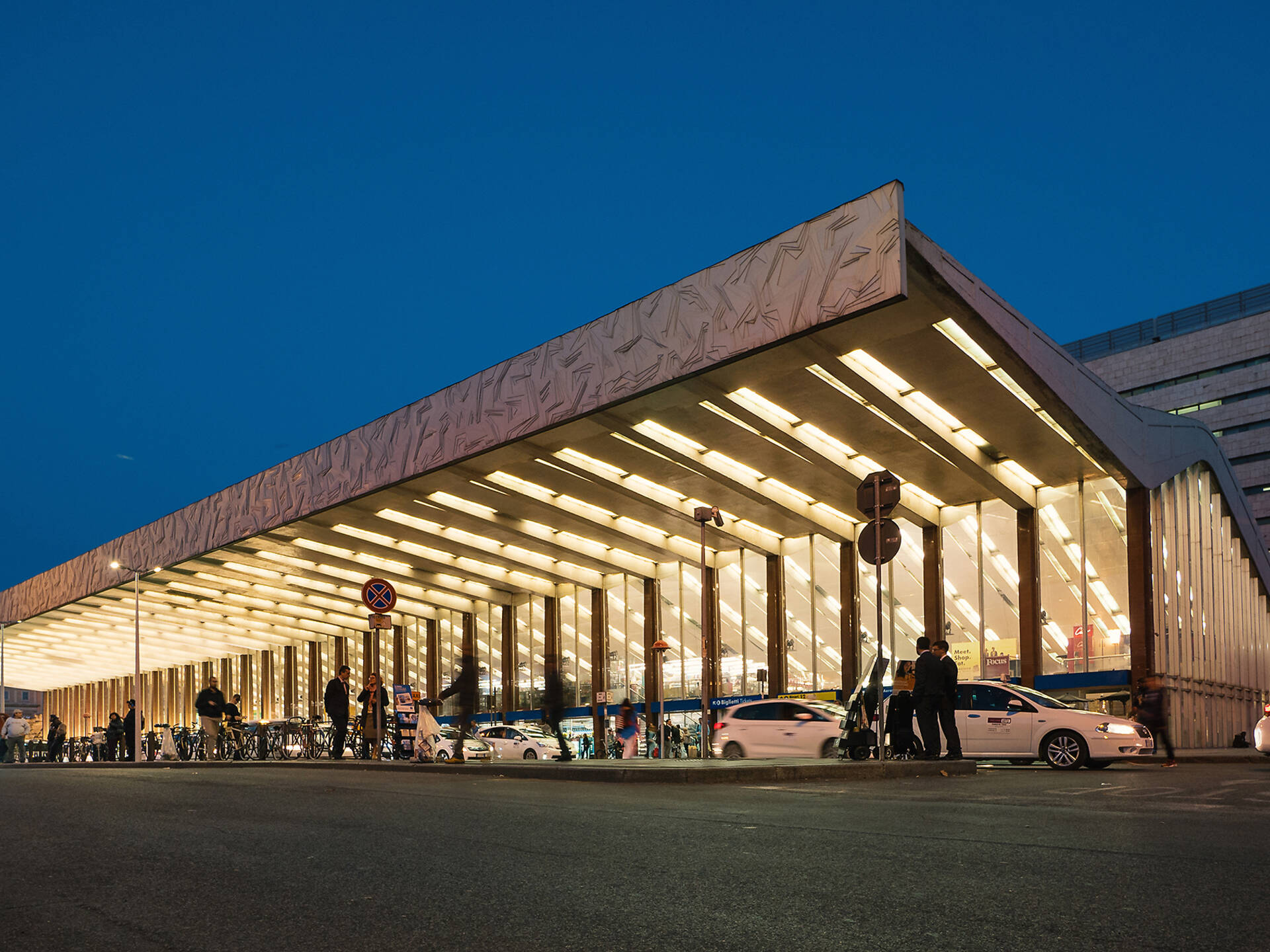 15 Best Places To Go Shopping in Rome