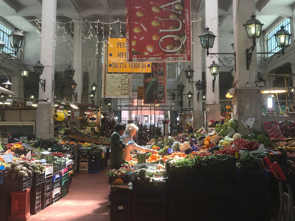 10 Best Markets in Rome to Unique Souvenirs and Stylish Swag