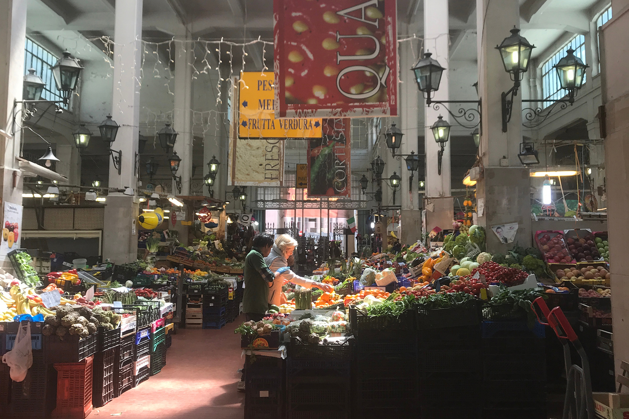11 Best Markets in Rome to Shop for Food and Fashion