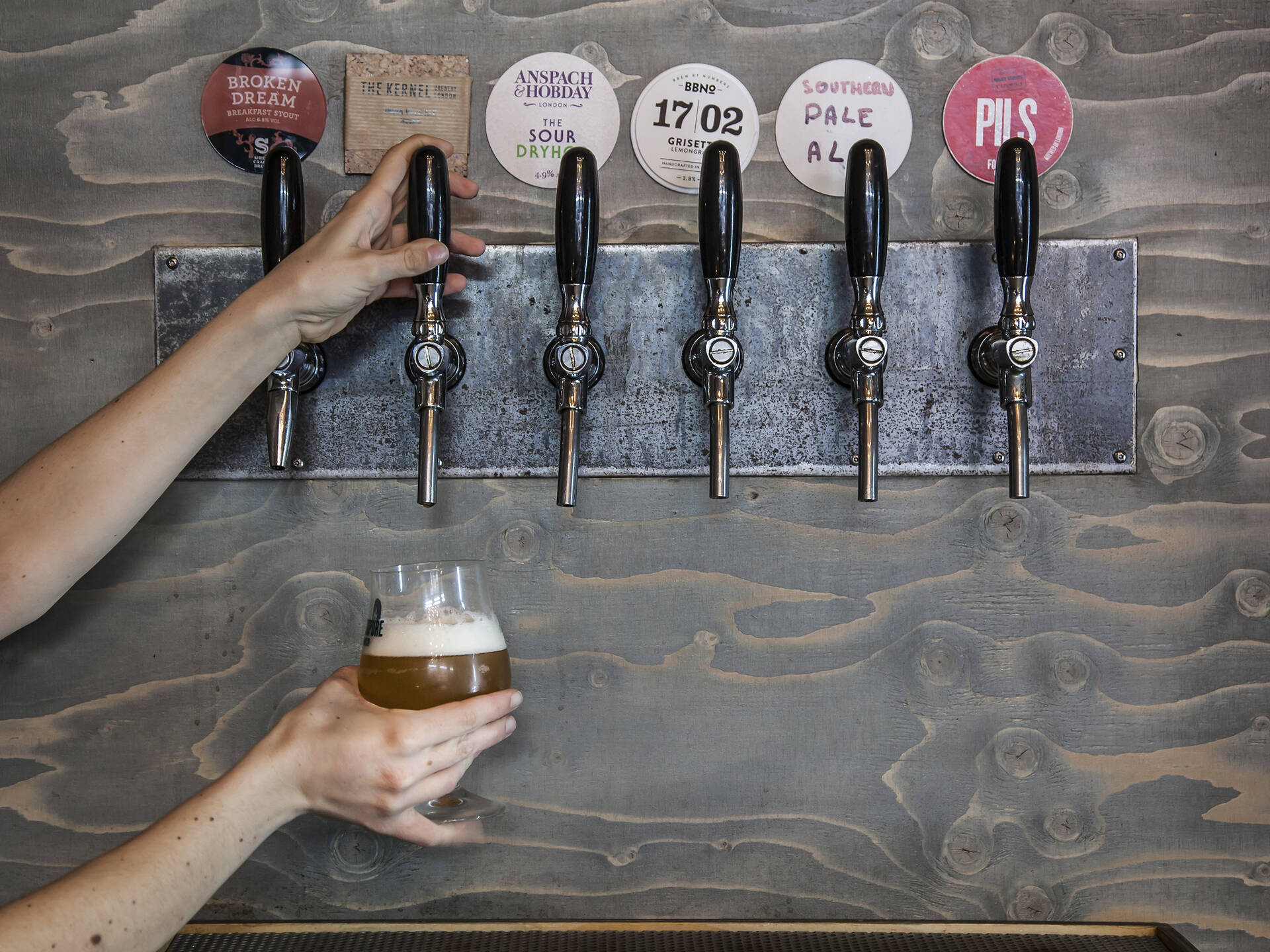 16 Best Bars In London Bridge For Craft Beer & Gin Galore