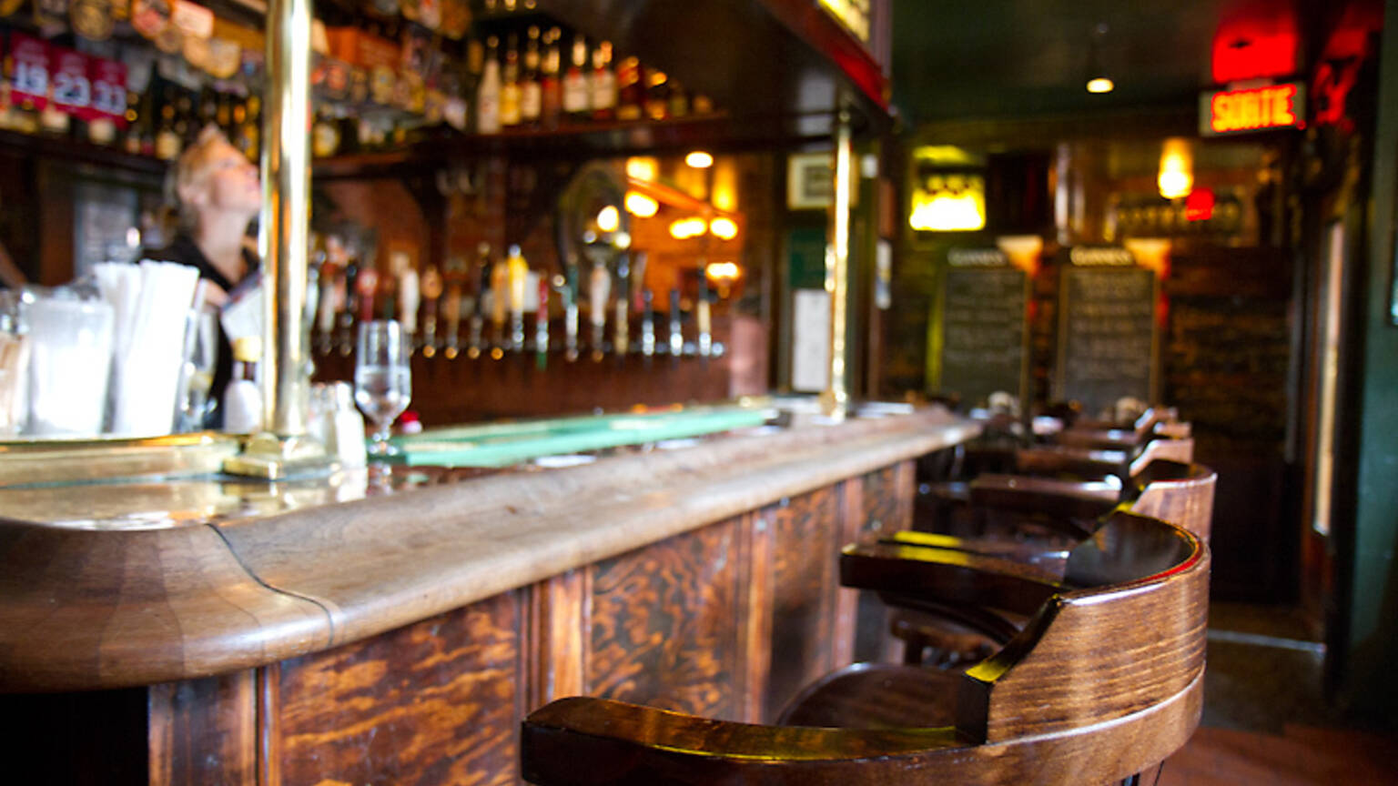 Les meilleurs 31 pubs de Montréal pour vous rincer le bec