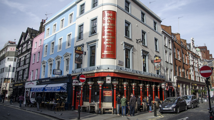 Legendary London boozer marks the end of an era with a proper knees-up