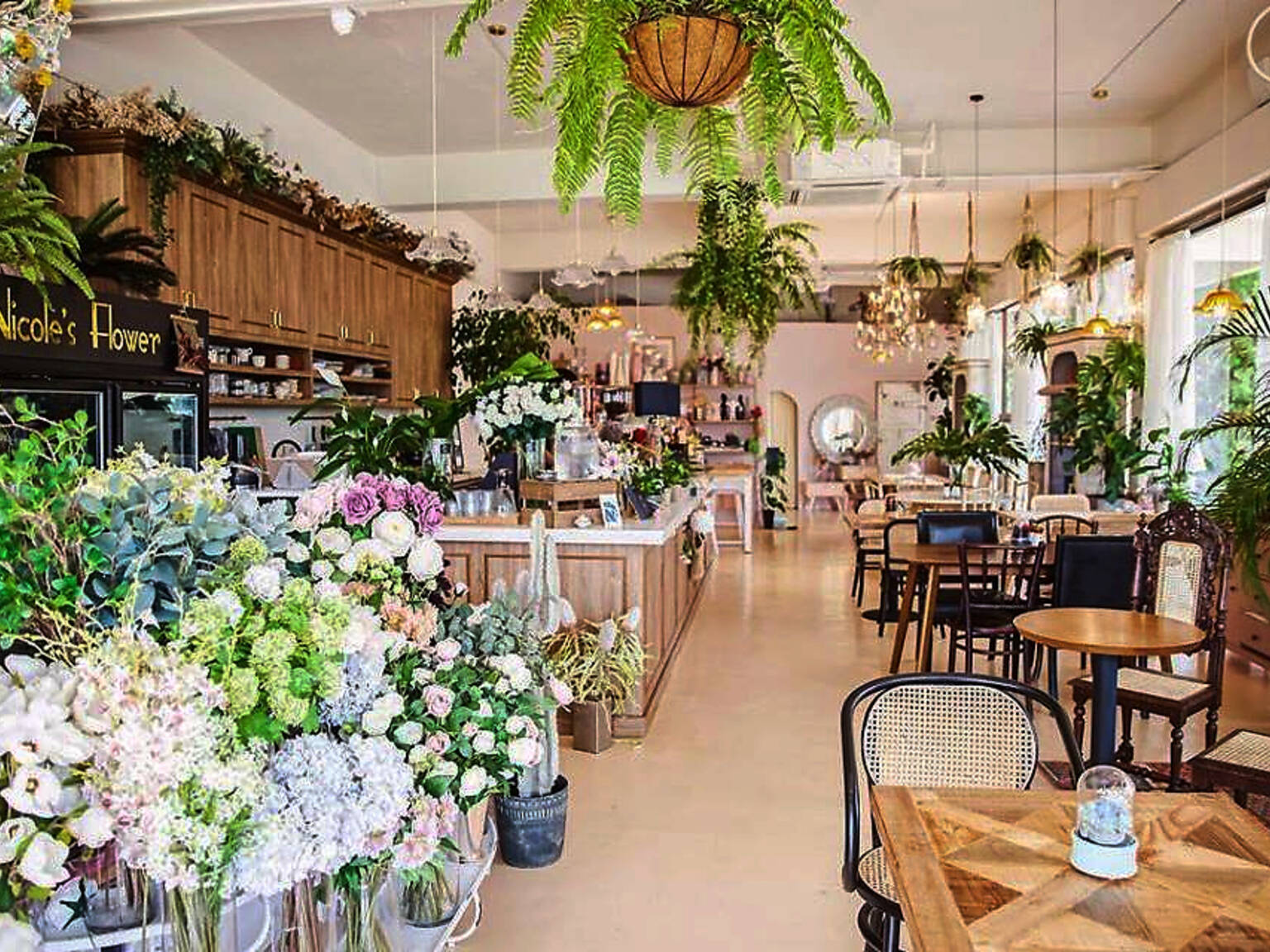10 Best Floral Restaurants And Cafés In Singapore