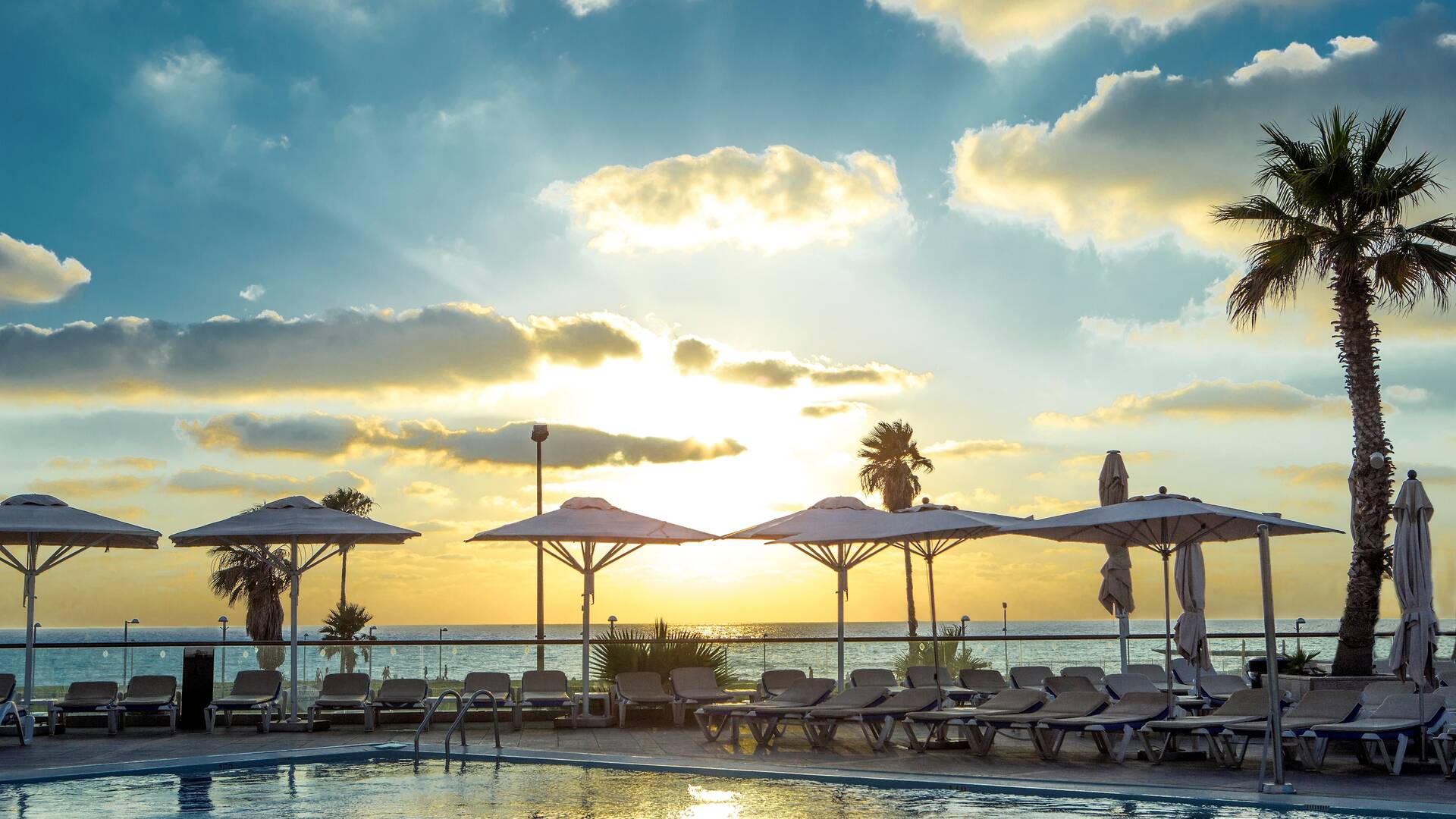 These Tel Aviv hotels are right on the Mediterranean ocean