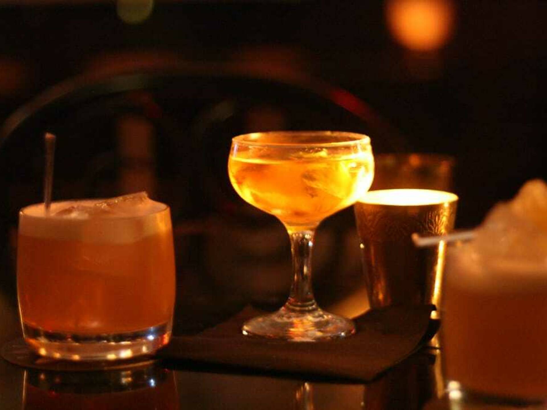 12 Best Bars in Vancouver | Gastown Spots, Rooftop Bars and More