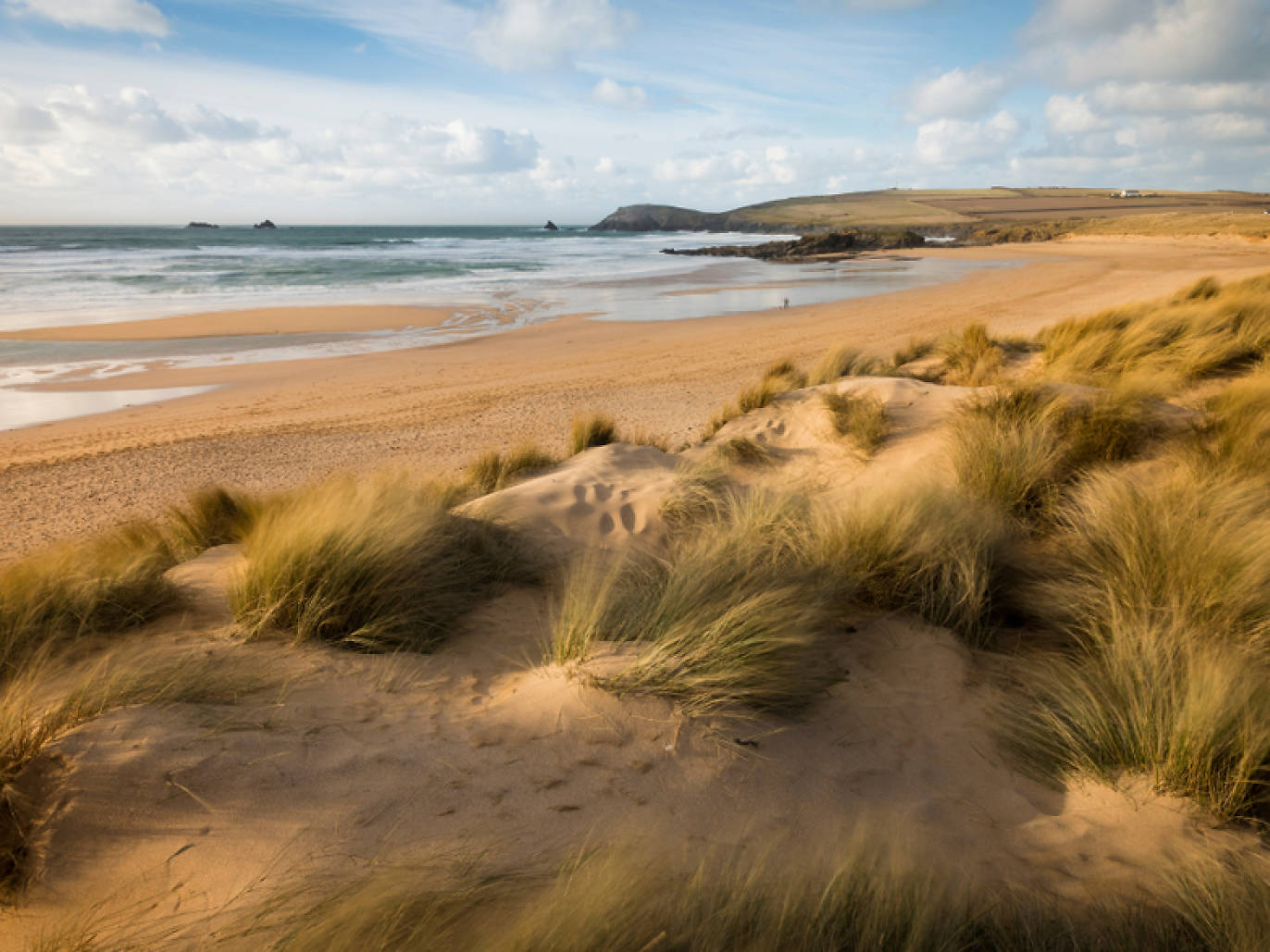 14 Best Beaches in Cornwall for Pretty Views and Clear Waters