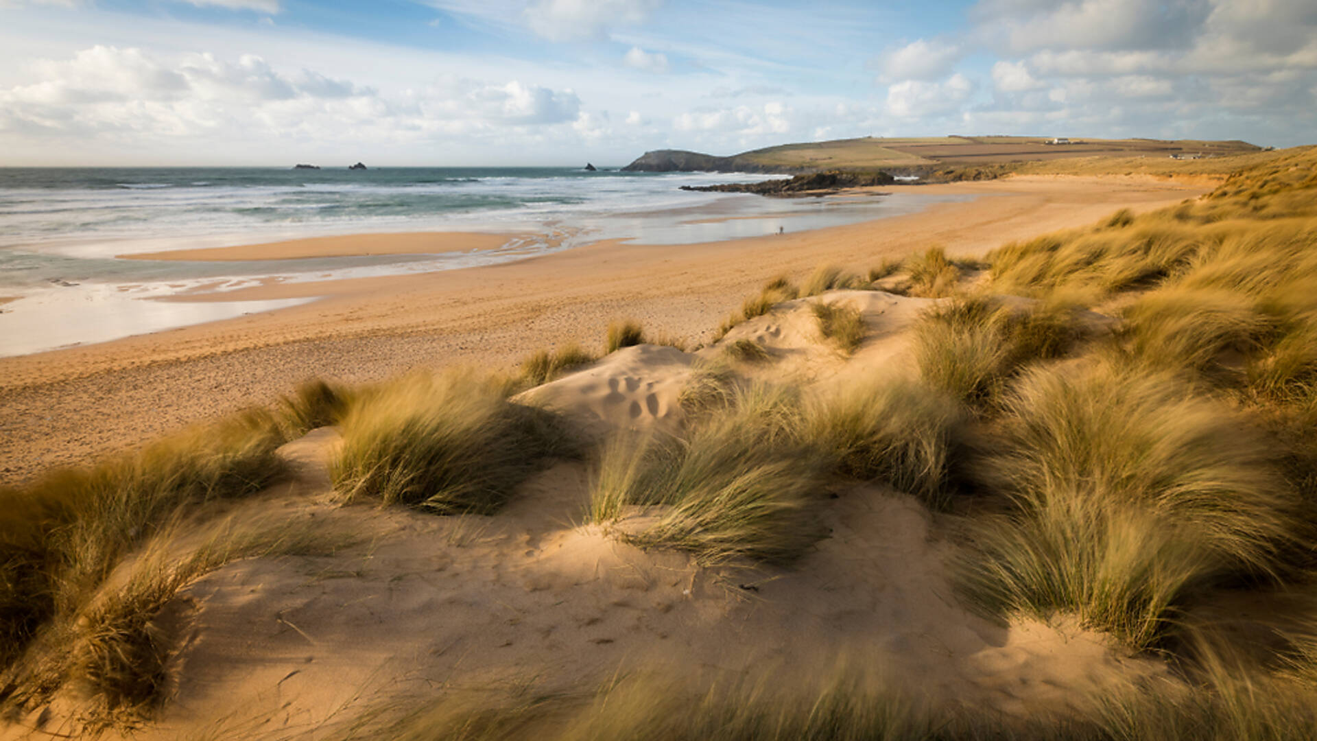14 Best Beaches in Cornwall for Pretty Views and Clear Waters