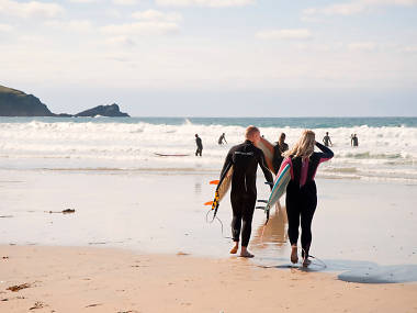 14 Best Beaches in Cornwall for Pretty Views and Clear Waters