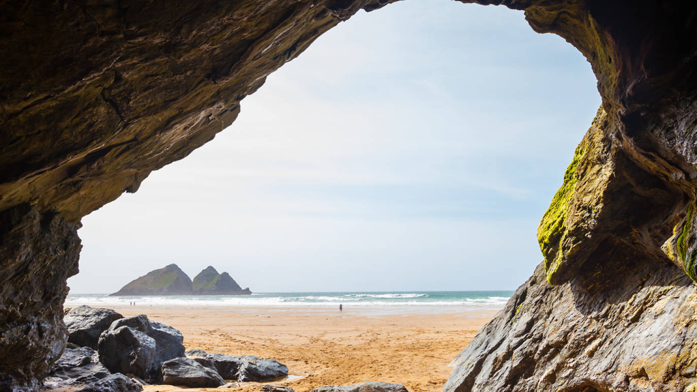 14 Best Beaches in Cornwall for Pretty Views and Clear Waters