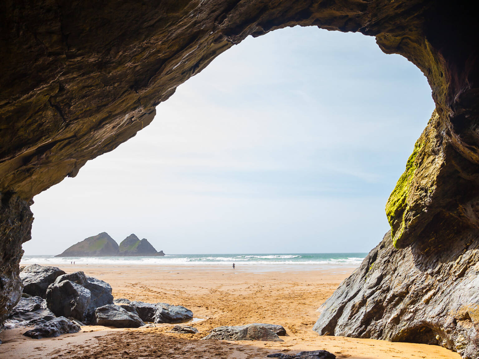 14 Best Beaches in Cornwall for Pretty Views and Clear Waters
