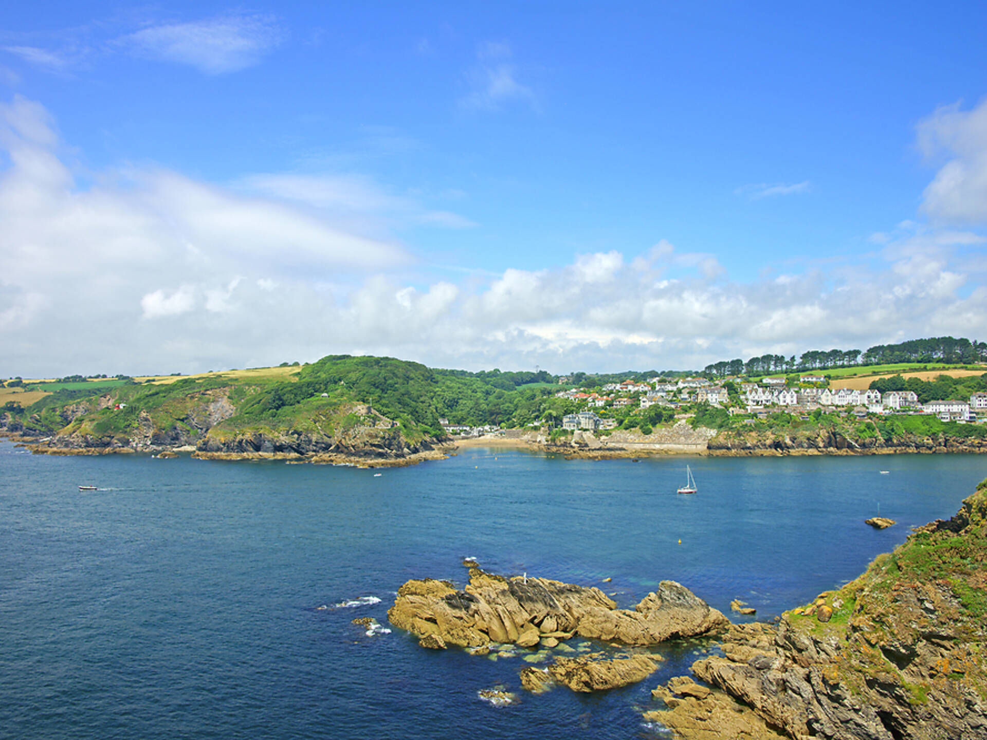 14 Best Beaches in Cornwall for Pretty Views and Clear Waters