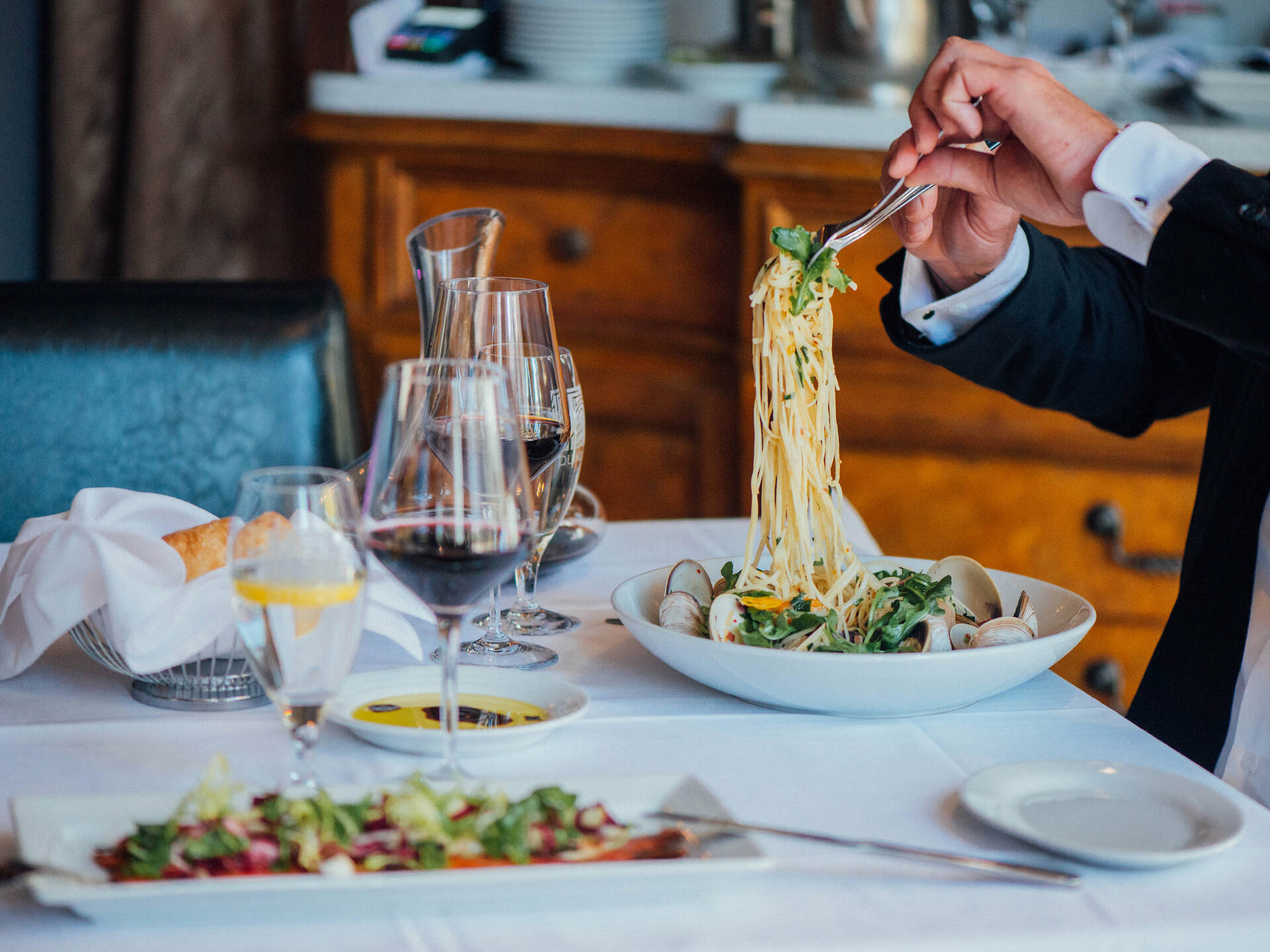 15 Best Little Italy Restaurants in Montreal You Need to Eat Up