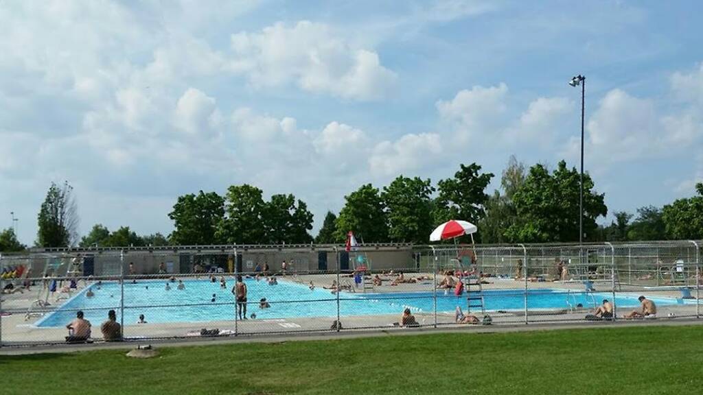 18 Best Pools in Montreal Where You Can Go for a Swim