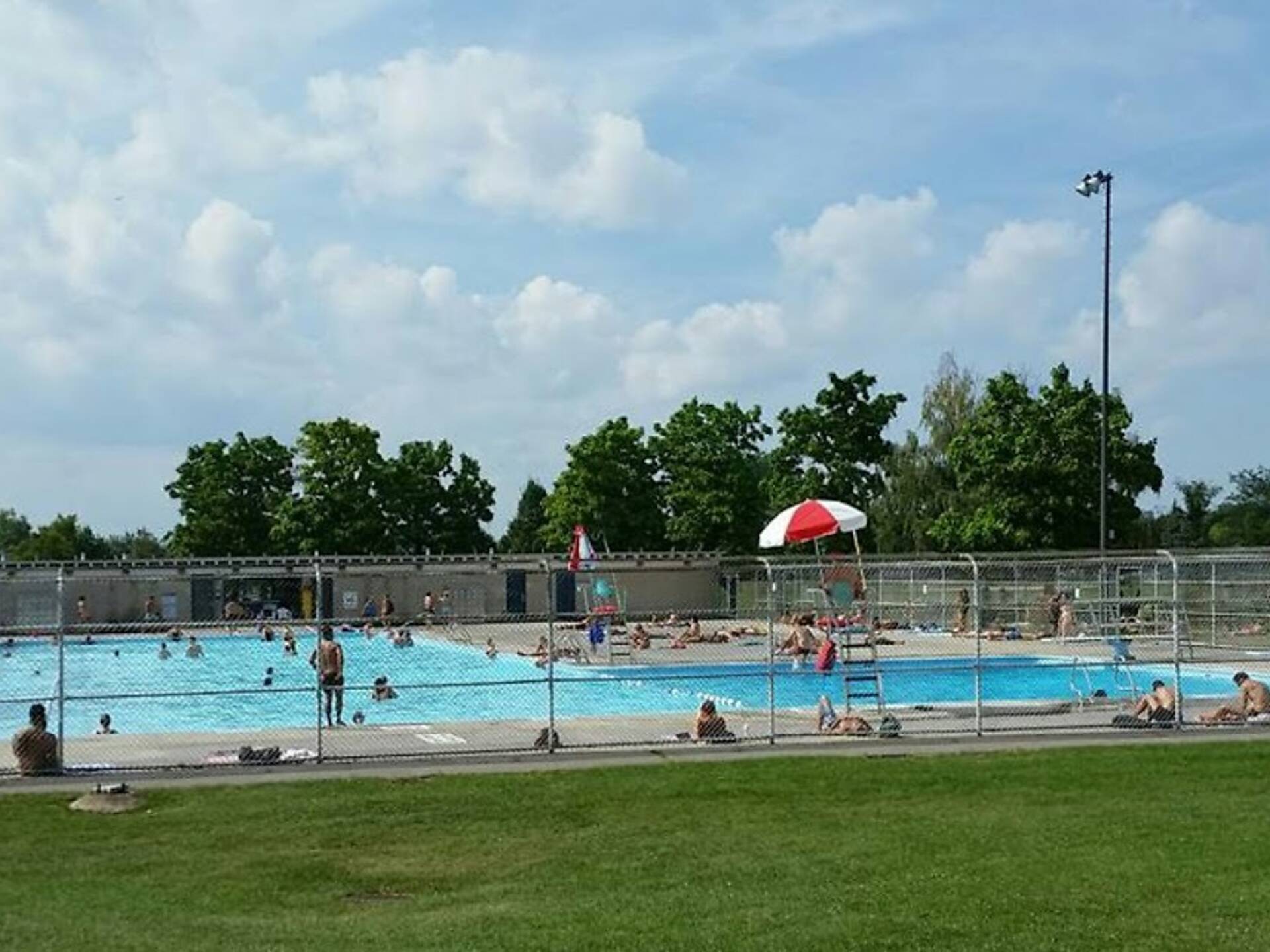 18 Best Pools in Montreal Where You Can Go for a Swim