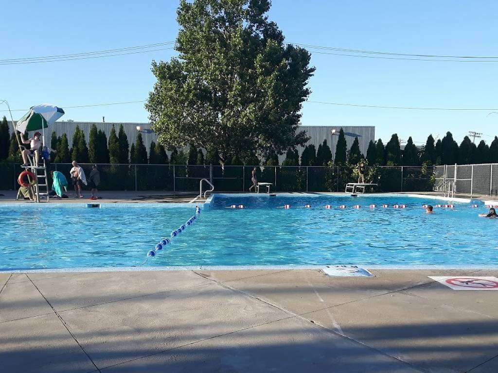 17 Best Pools in Montreal Where You Can Go for a Swim