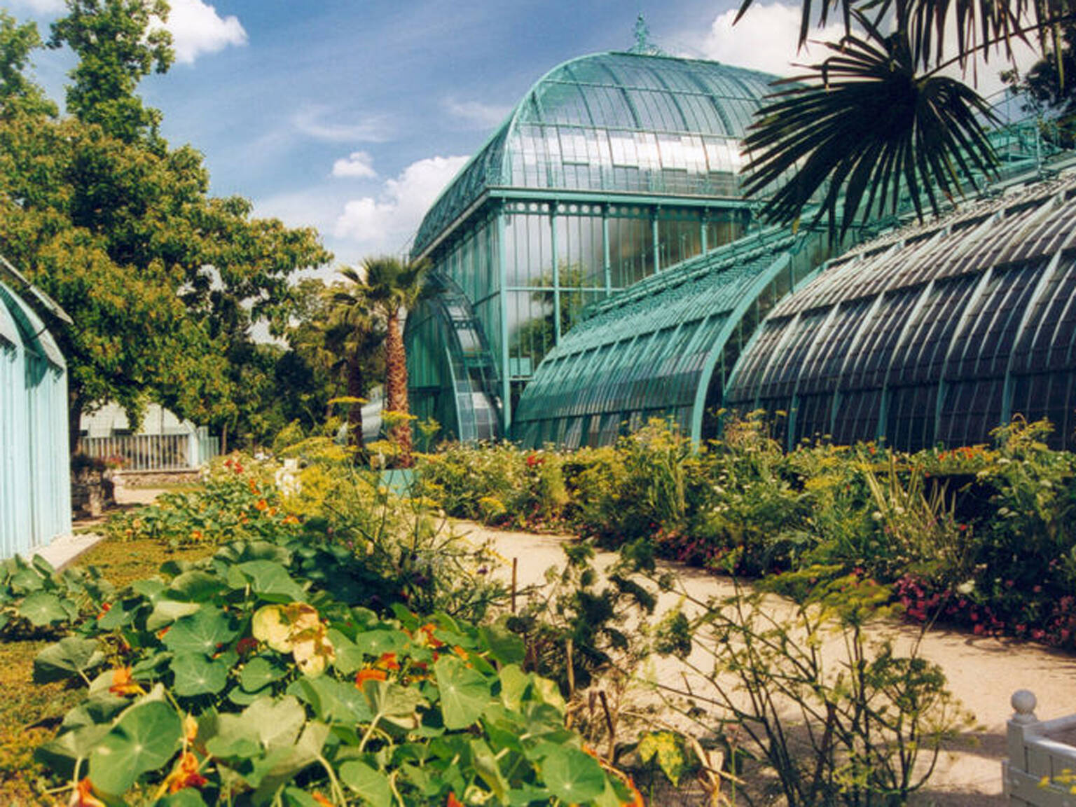 12 Pretty Amazing Parks and Gardens in Paris