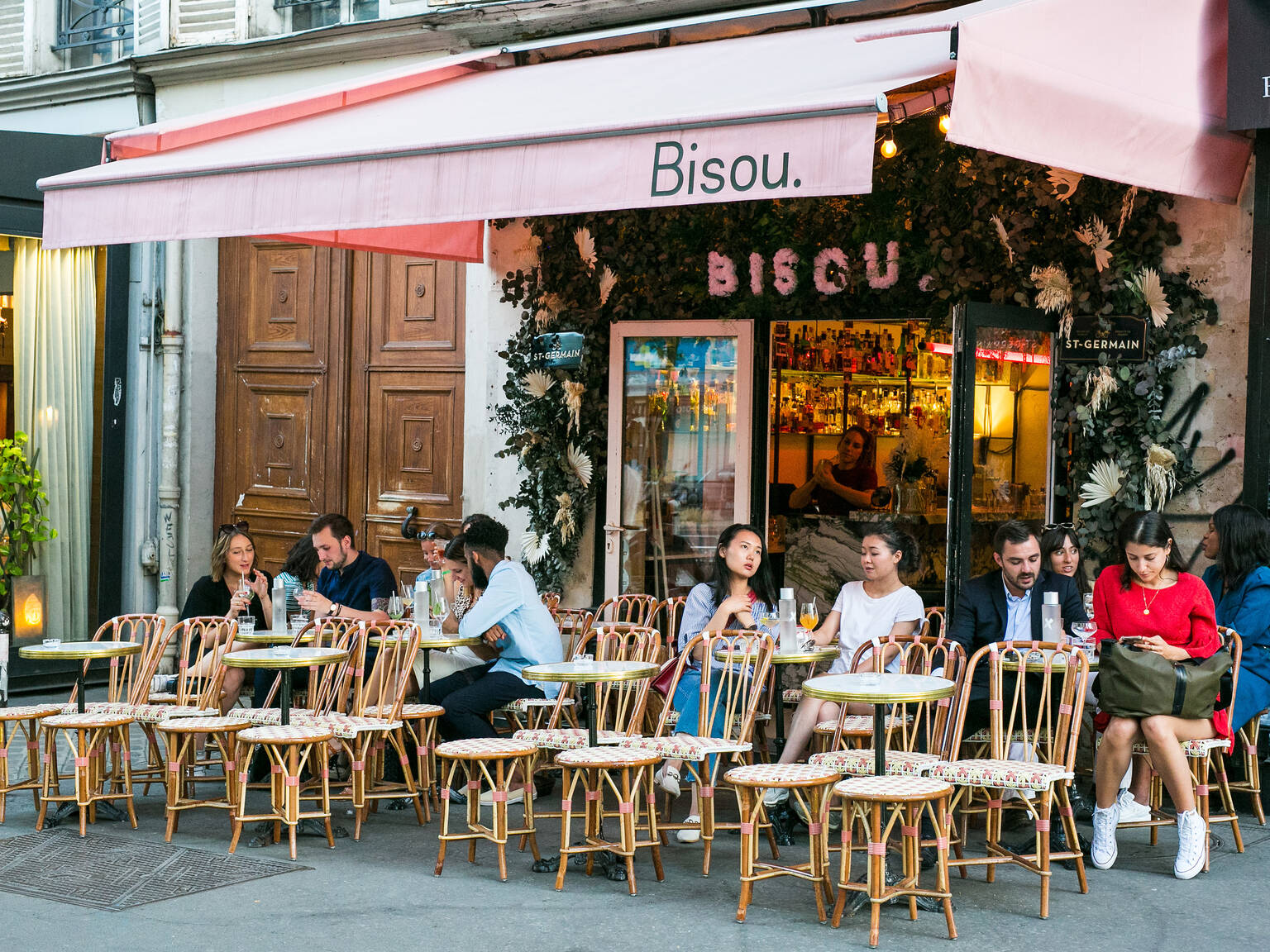15 Best Cocktail Bars in Paris Right Now