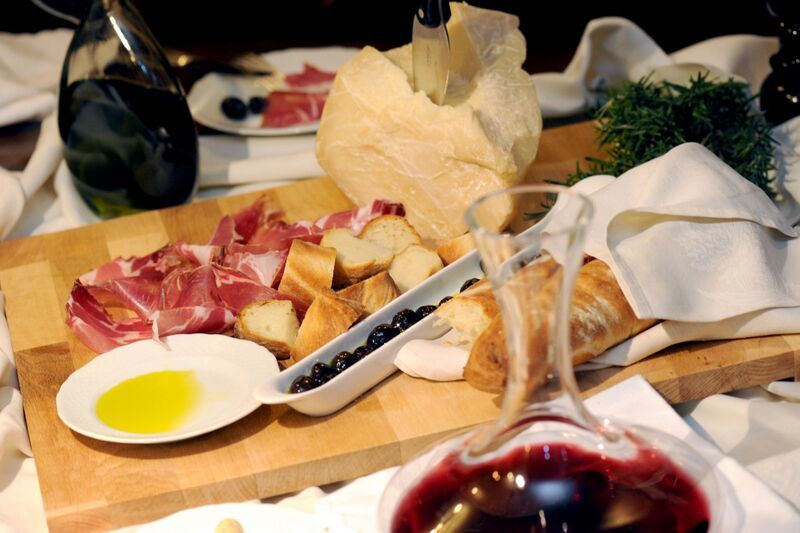 Milan | Restaurants in Pula, Croatia