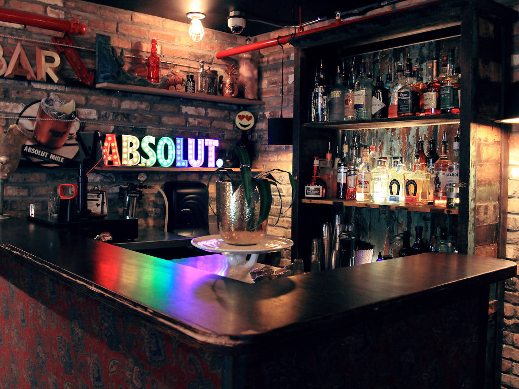 11 Best Gay Clubs & Bars in Miami For the Ultimate Boys Night Out