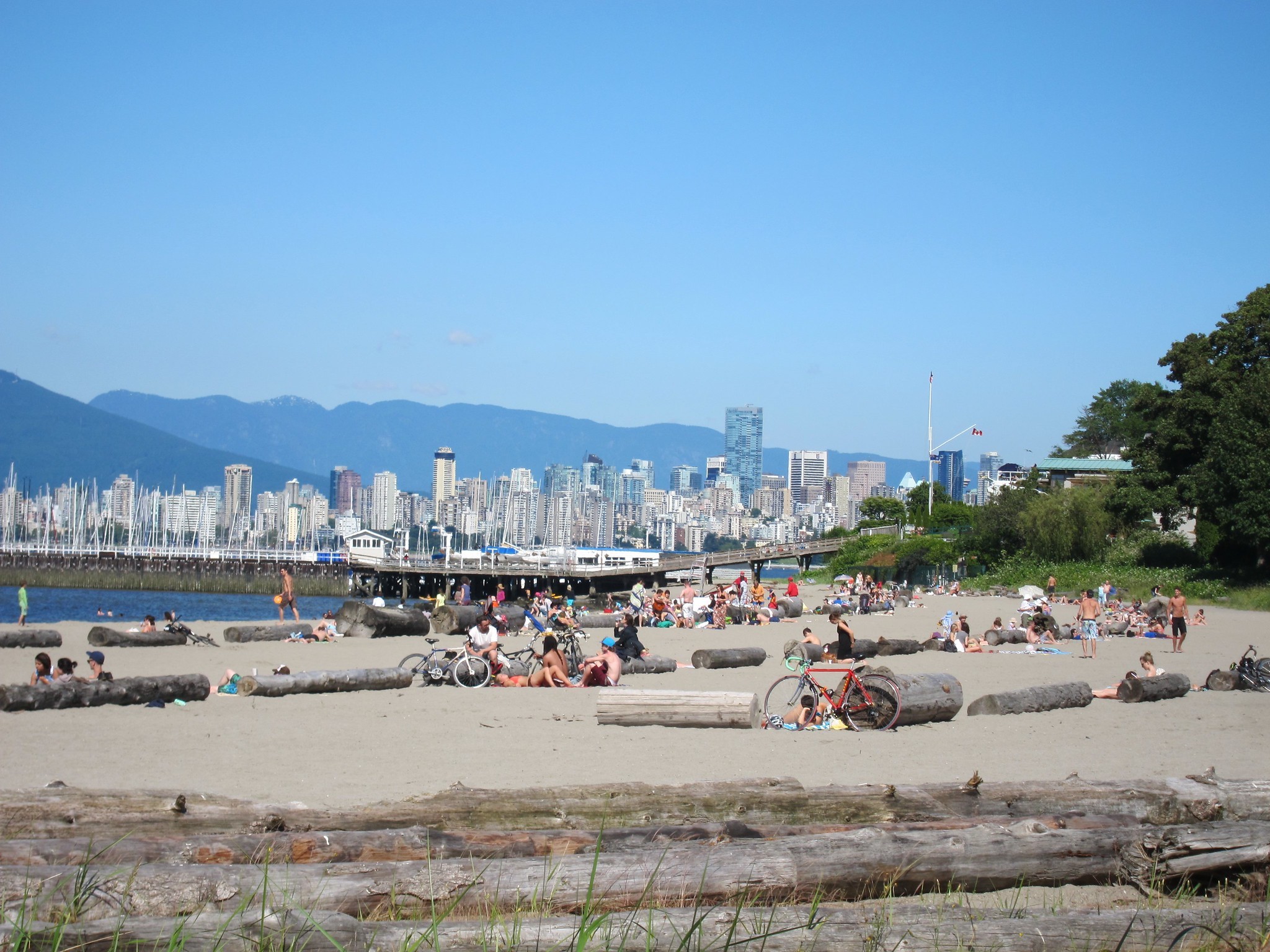 12 Best Beaches in Vancouver for Kayaking, Swimming and Sunbathing